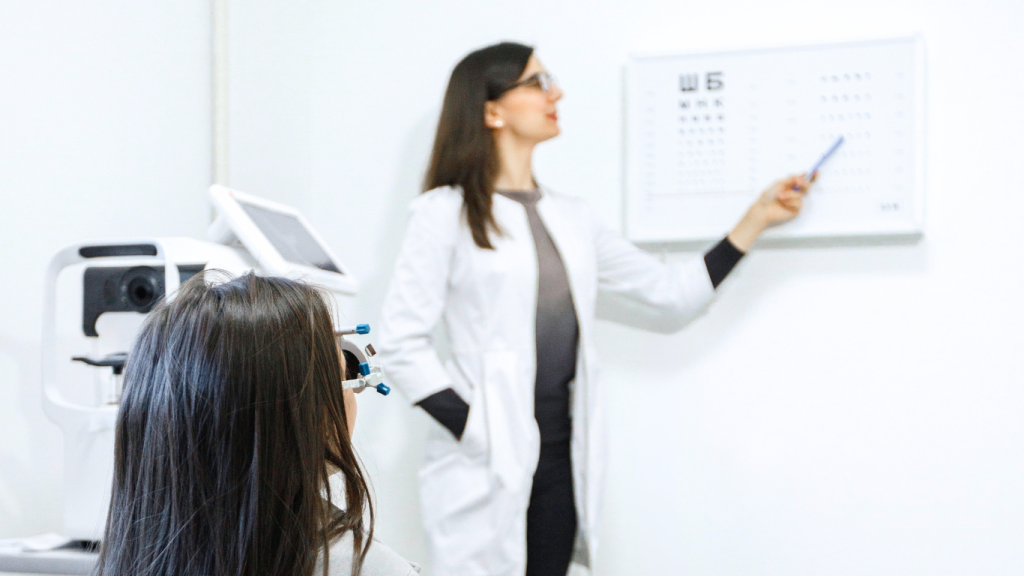 ¿Sabes por qué deberías hacerte un examen visual? - OPTICOA